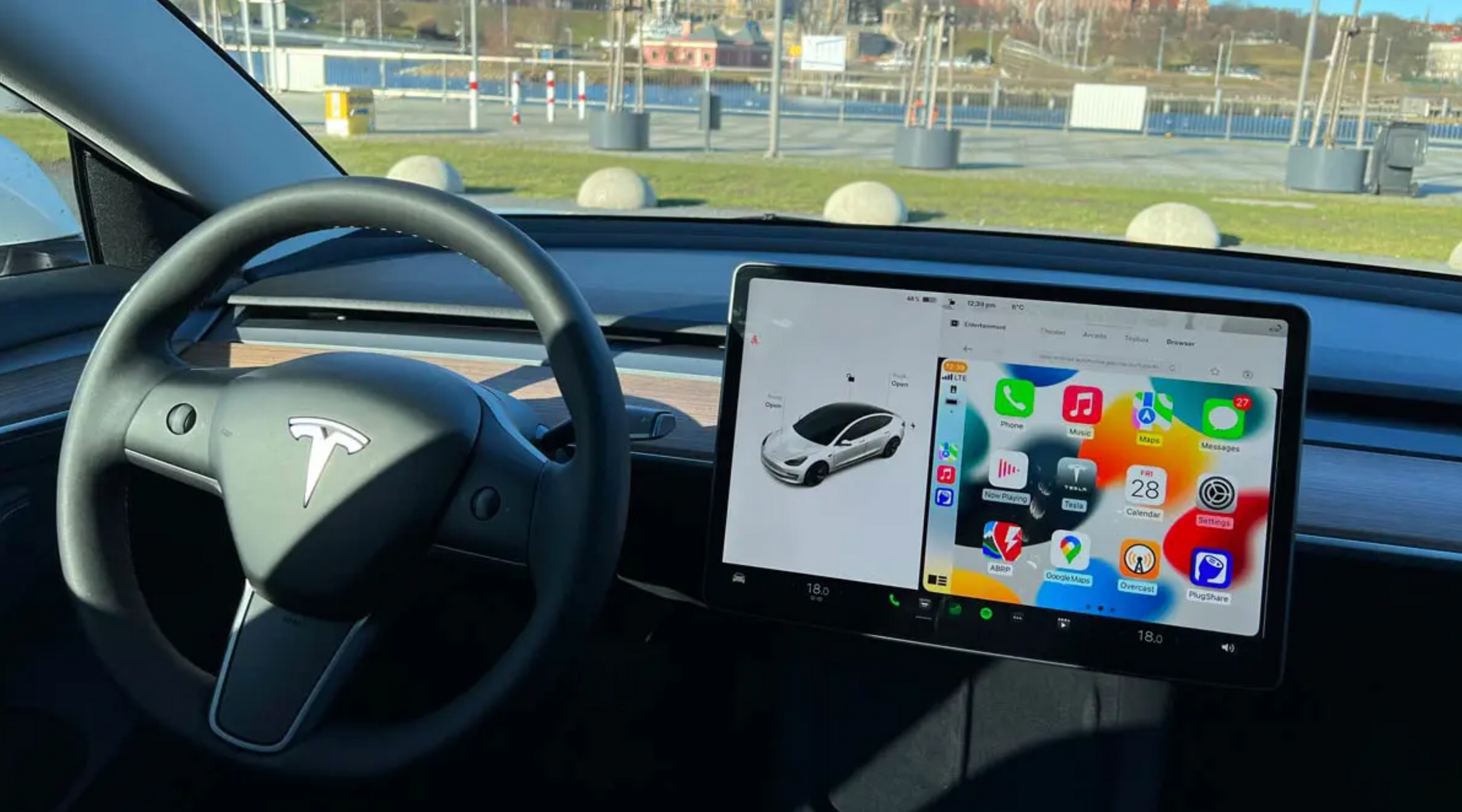 The Real Reason Tesla Says No to Apple CarPlay Compatibility – Hub
