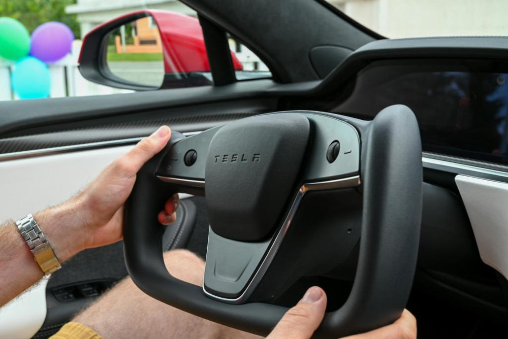 Tesla Yoke Steering Wheel: Why It’s So Popular on Model 3 and Y – Hub
